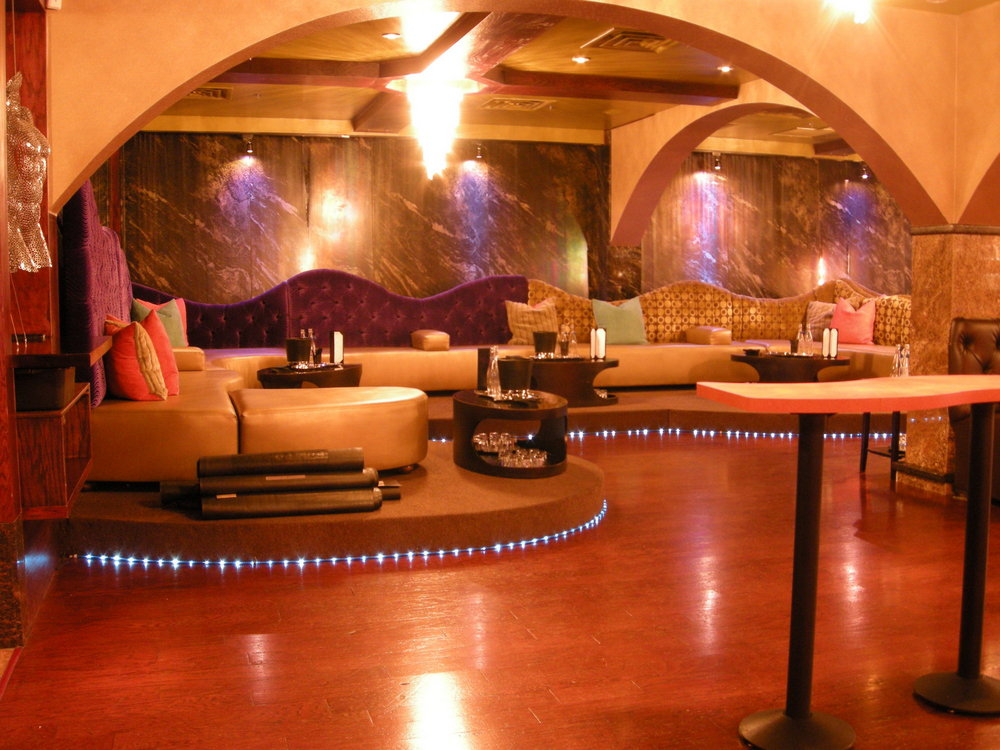 Deux Lounge - Dallas Night Life